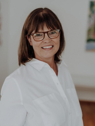 Assistentin Gaby Weber - Privatpraxis Dr. Fischer & Kirschbaum ...